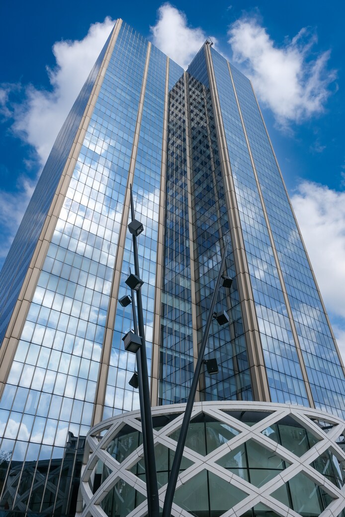 Rooftopbar op komst voor iconische ‘Blue Tower’ op Louizalaan | Brussel ...
