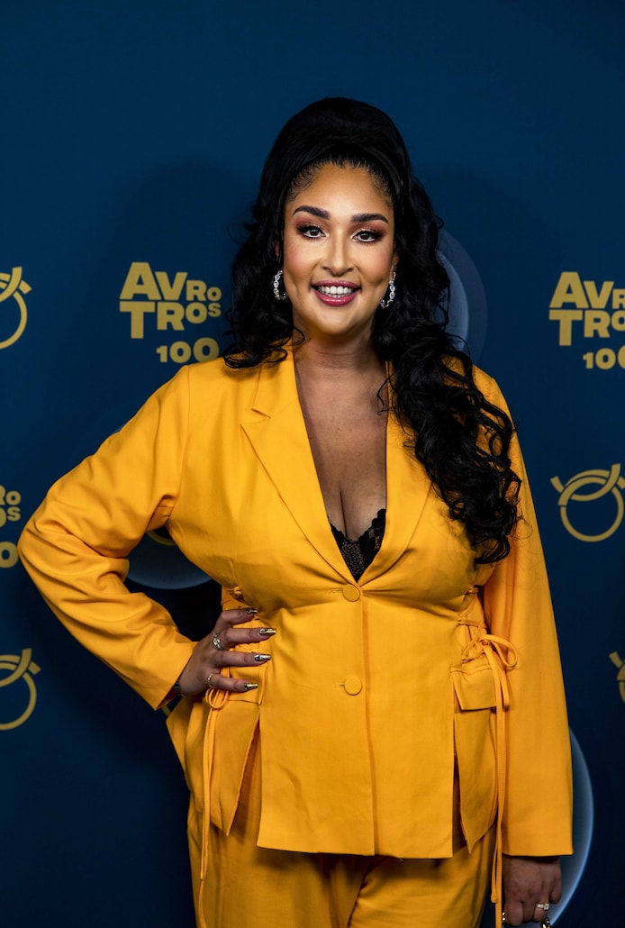 “In Vlaanderen gaat het allemaal gemakkelijker”: dit is Soundos El Ahmadi, tsunami in ‘De ...