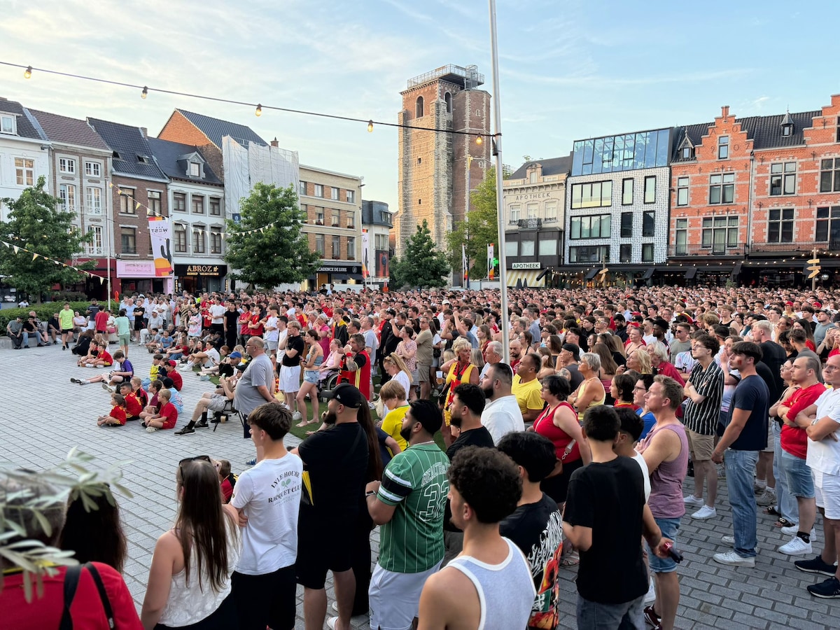 Gezellige drukte op Groenmarkt in Sint-Truiden, lichte frustratie rond ...