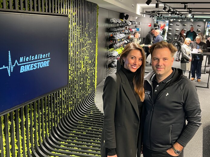 Niels Albert vernieuwt zijn Bike Store in Tremelo én breidt fors uit: “Zelfs de fietsen van Wout ...