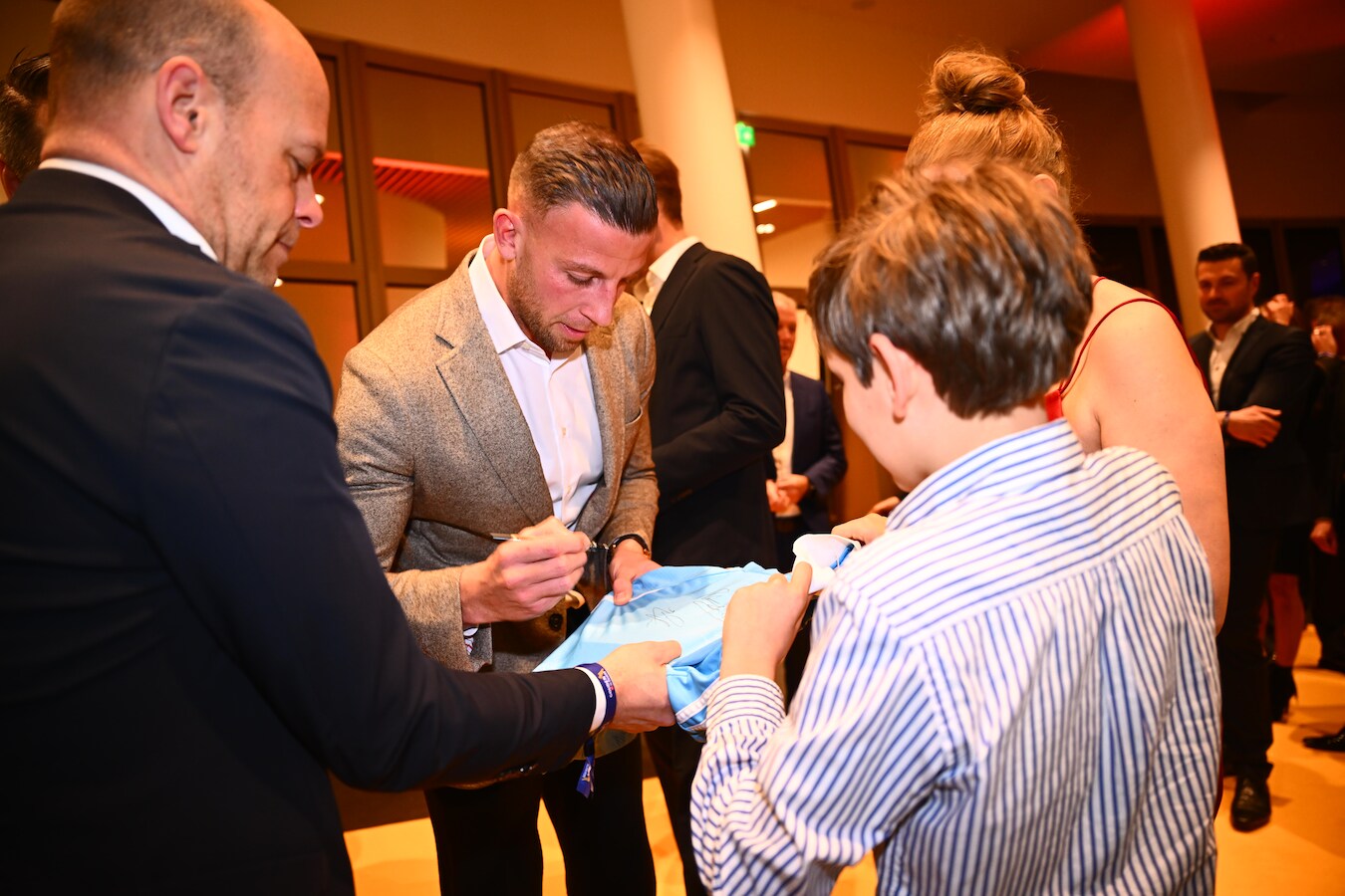 IN BEELD. Wesley Sonck en Virginie, Erik Van Looy en nog vele anderen ...