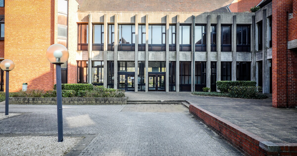 Twee jaar voorwaardelijk gevraagd voor dealer die na overval tegen de ...