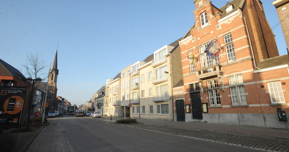 Rommelmarkt, Barjüt en dorpsbezoek van de stad tijdens jaarmarkt in ...