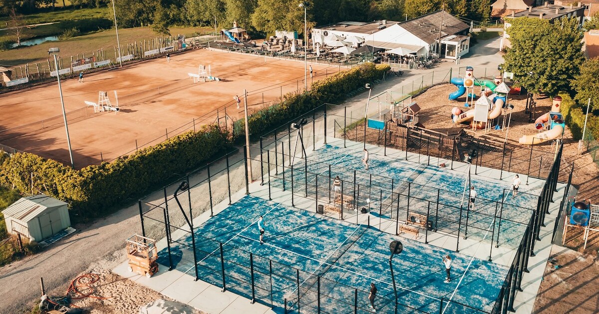 Kurt Roose geeft les padel in TC Leiemeers: “De hype is nog lang niet ...