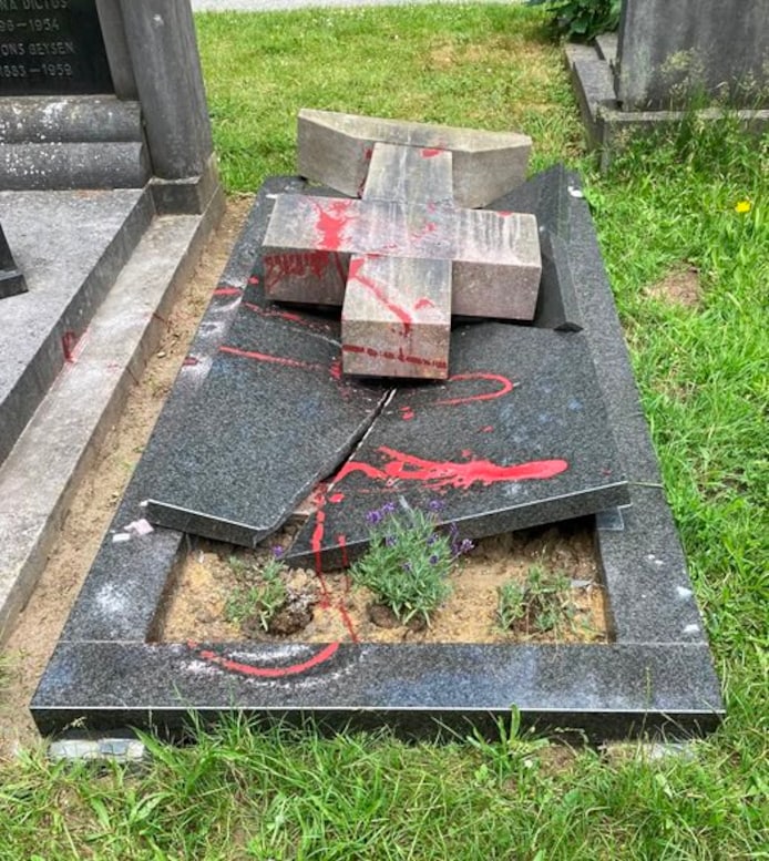 Bavo De Mol (Open Vld) vraagt historische duiding bij graf August Borms ...