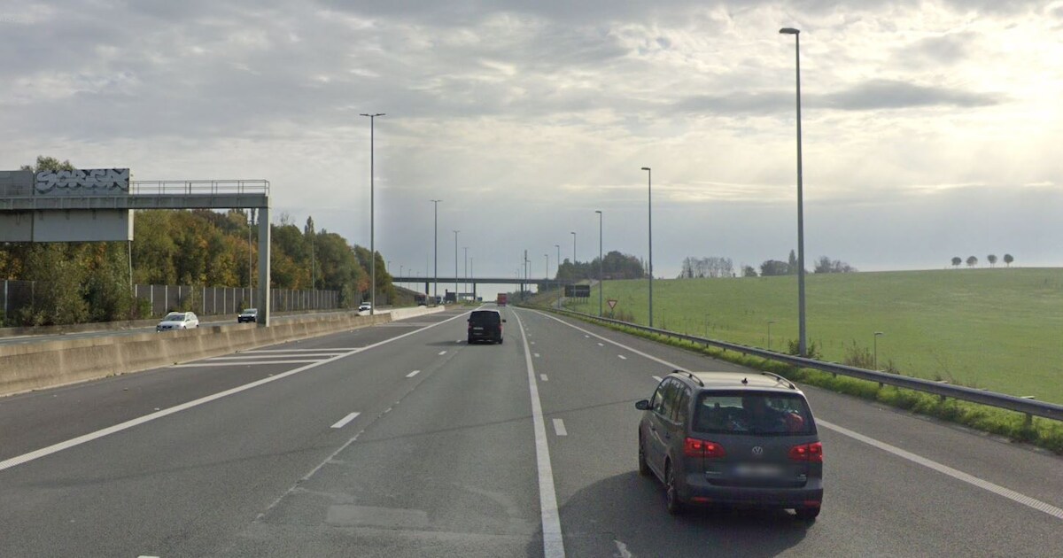 Verkeer twee weken over één rijstrook op E403, door asfalteringswerken | Kortrijk | HLN.be