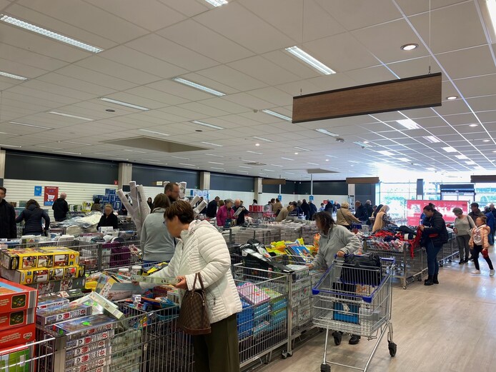 Tongerse outletwinkel van Aldi blijkt groot succes: soepmakers en verwarmingstoestellen ...