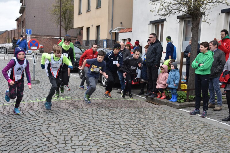 Loopschoenen aan en paaseitjes rapen: lentejogging in Reet met bezoek ...