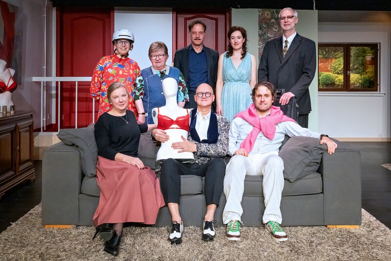 Theater De Moedertaal lacht met ‘De lingerie van meneer Henri ...