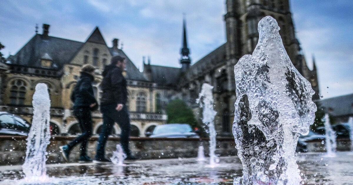 Nieuwe fontein op de Leet even buiten werking: “Regenwatervoorraad werd ...