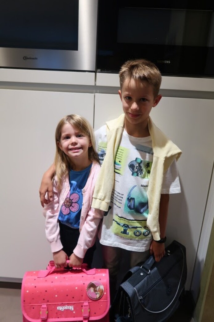 Charlotte en Mathis starten samen het nieuwe schooljaar | Gent | hln.be