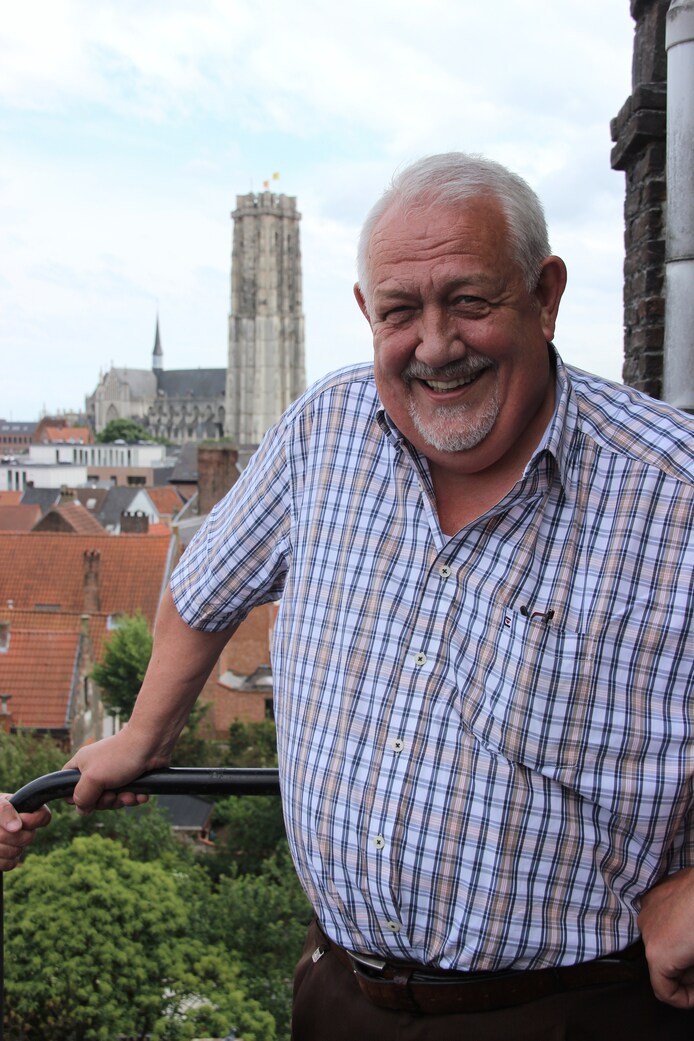 “Sappigste stadsgids van Mechelen” Erik Vekemans overleden: “Zijn glas ...