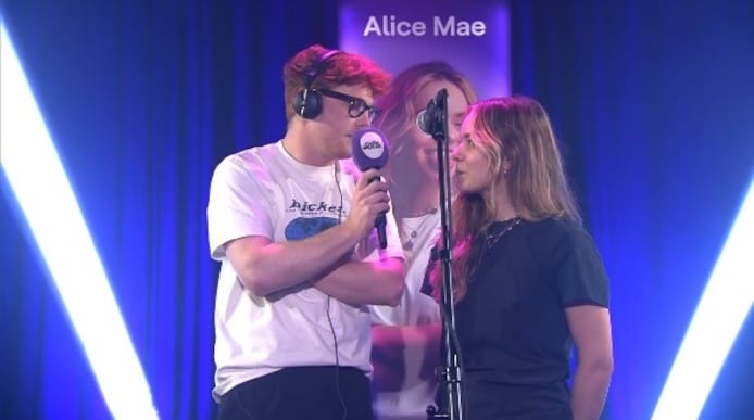 Ninoofse Alice Mae is bij winnaars ‘De Nieuwe Lichting’ van StuBru: “Ik ben heel dankbaar ...