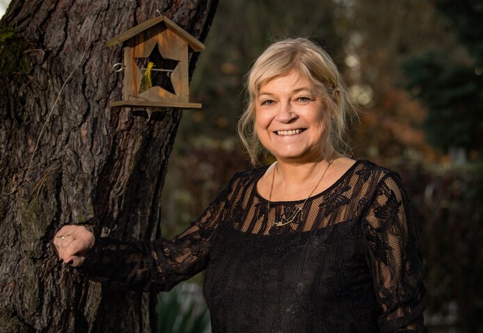 Ex-VTM-nieuwsanker Ingrid De Putter (66) onverwacht overleden | TV | hln.be