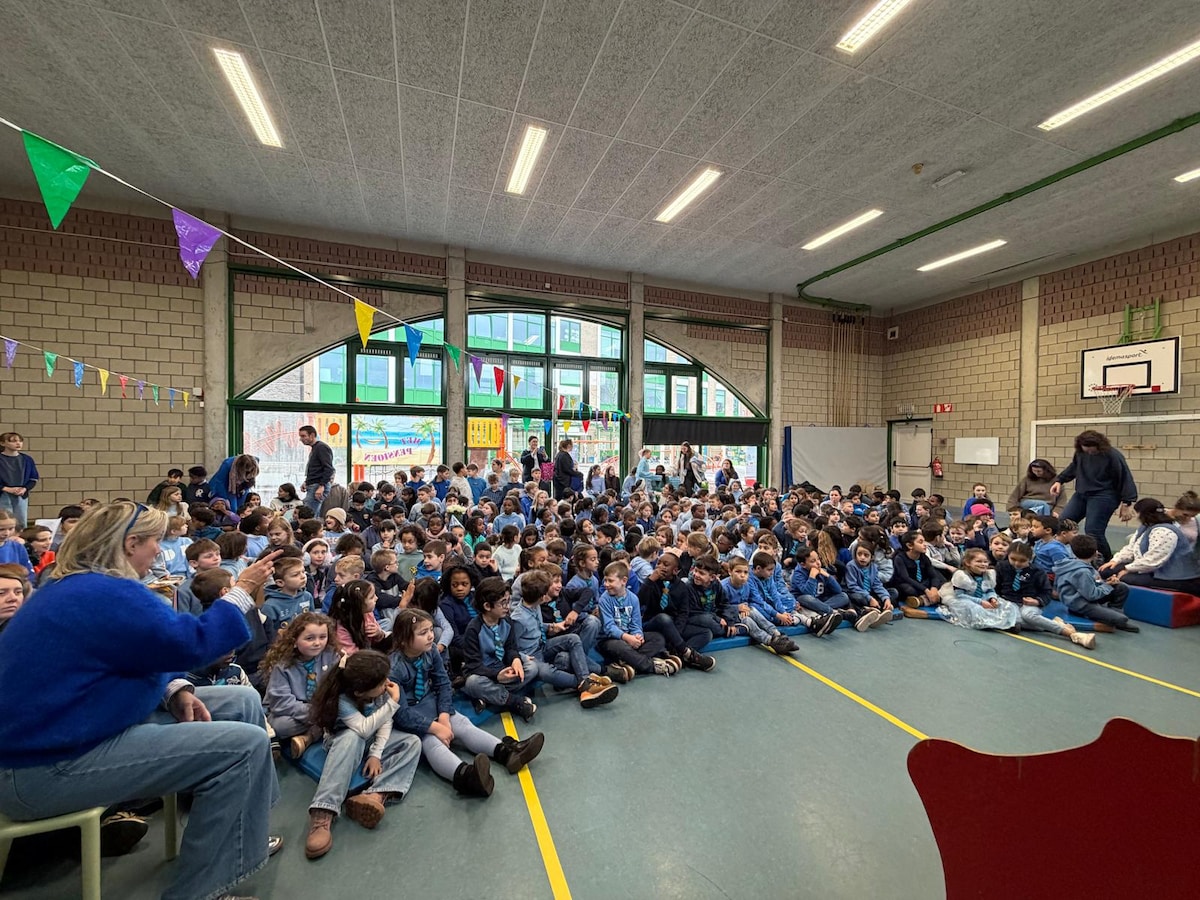 280 leerlingen van basisschool De Kleine Wereld nemen afscheid van ...