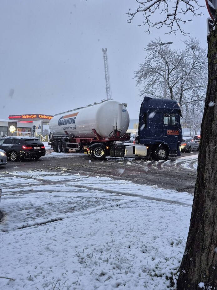 Meerdere ongevallen tijdens moeilijke ochtendspits in Gent: “We waren ...