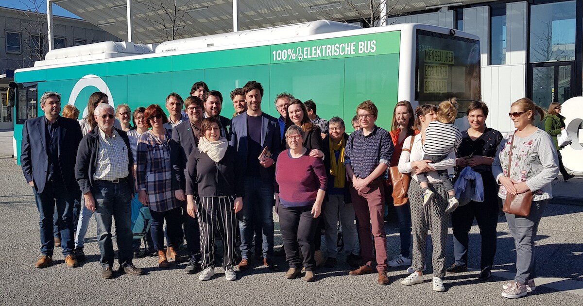 Groen voert campagne met elektrische bus | Ieper | hln.be