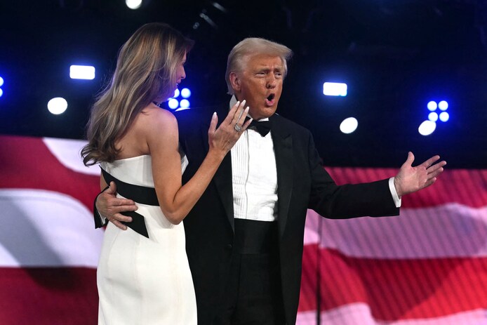 IN BEELD. Trump en first lady Melania dansen op inauguratieballs ...