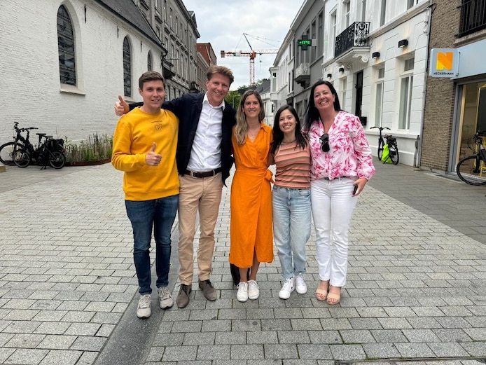 N-VA viert overwinning: “We zijn de grootste van Kortrijk, Axel Ronse ...