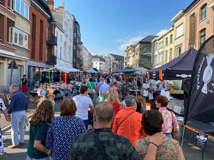 Overvolle Markt voor Pommelien Thijs tijdens Wieltjesfeesten, politie ...