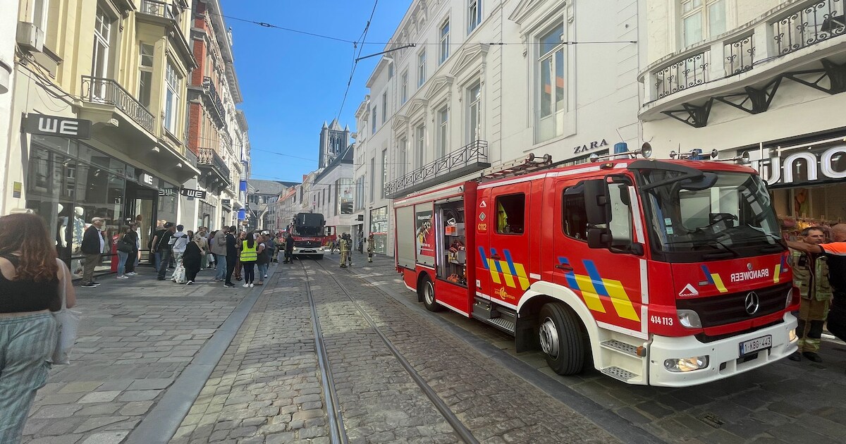 Deel Veldstraat afgesloten na problemen aan roltrap in Zara: winkelaars ...