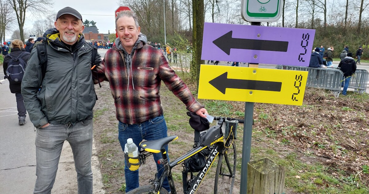 ‘Peaky Blinders' uit Birmingham supporteren voor Pidcock tijdens de ...