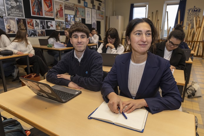 Onderwijsminister Demir en scholieren botsen over gsm-beleid op school ...