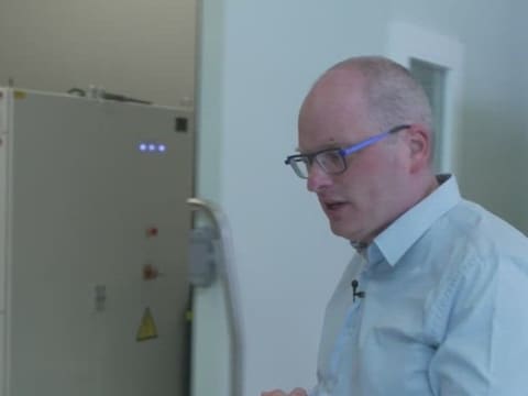 Nieuw laserlabo van 5,5 miljoen euro in Genk creëert ultrazwart ...