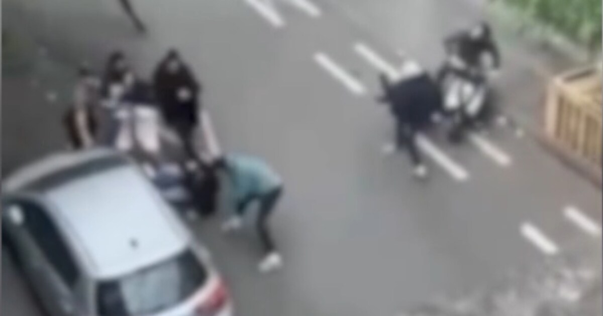Drie Brugse hooligans opgepakt na rellen in Molenbeek op dag van ...
