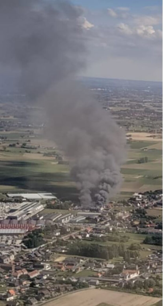 Zware brand treft productieafdeling pannenkoekenfabriek Lipcas: giftige ...