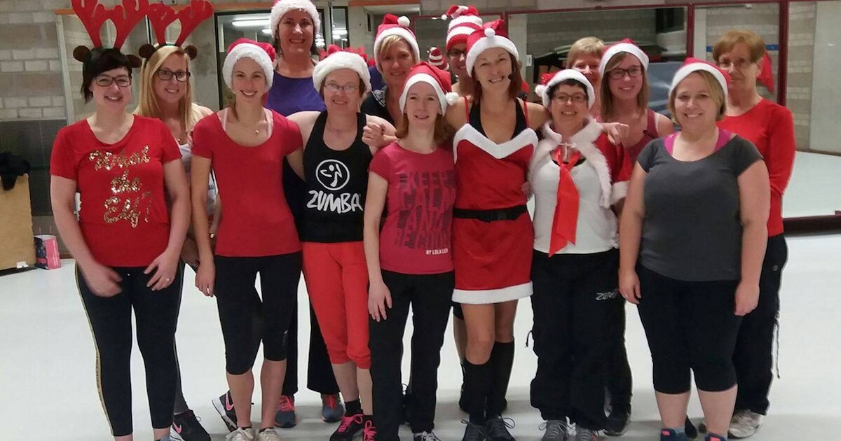 Kerstelfjes krijgen zumbales van kerstinstructrice | Erpe-Mere | hln.be