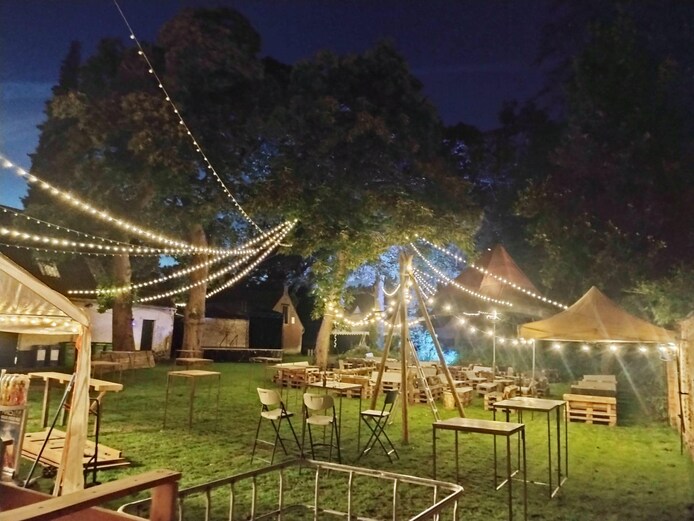 Wakken Swingt pakt uit met zomerbar in ‘secret garden’: “Dit ...