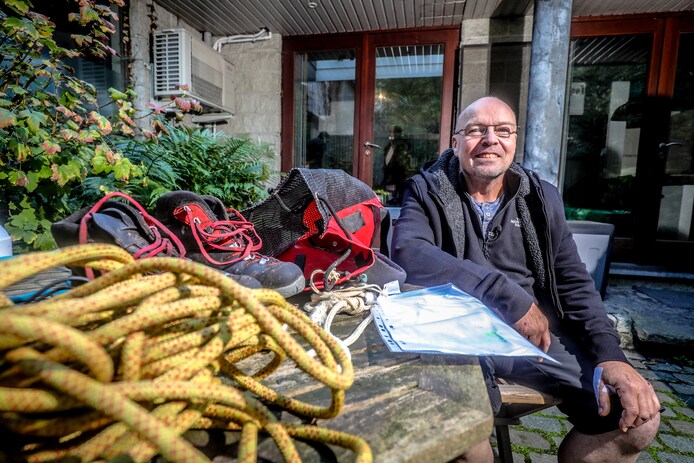 “Ik ben nooit bang geweest dat ik het niet zou halen”: Dirk (61) zat 70 uur zonder materiaal ...