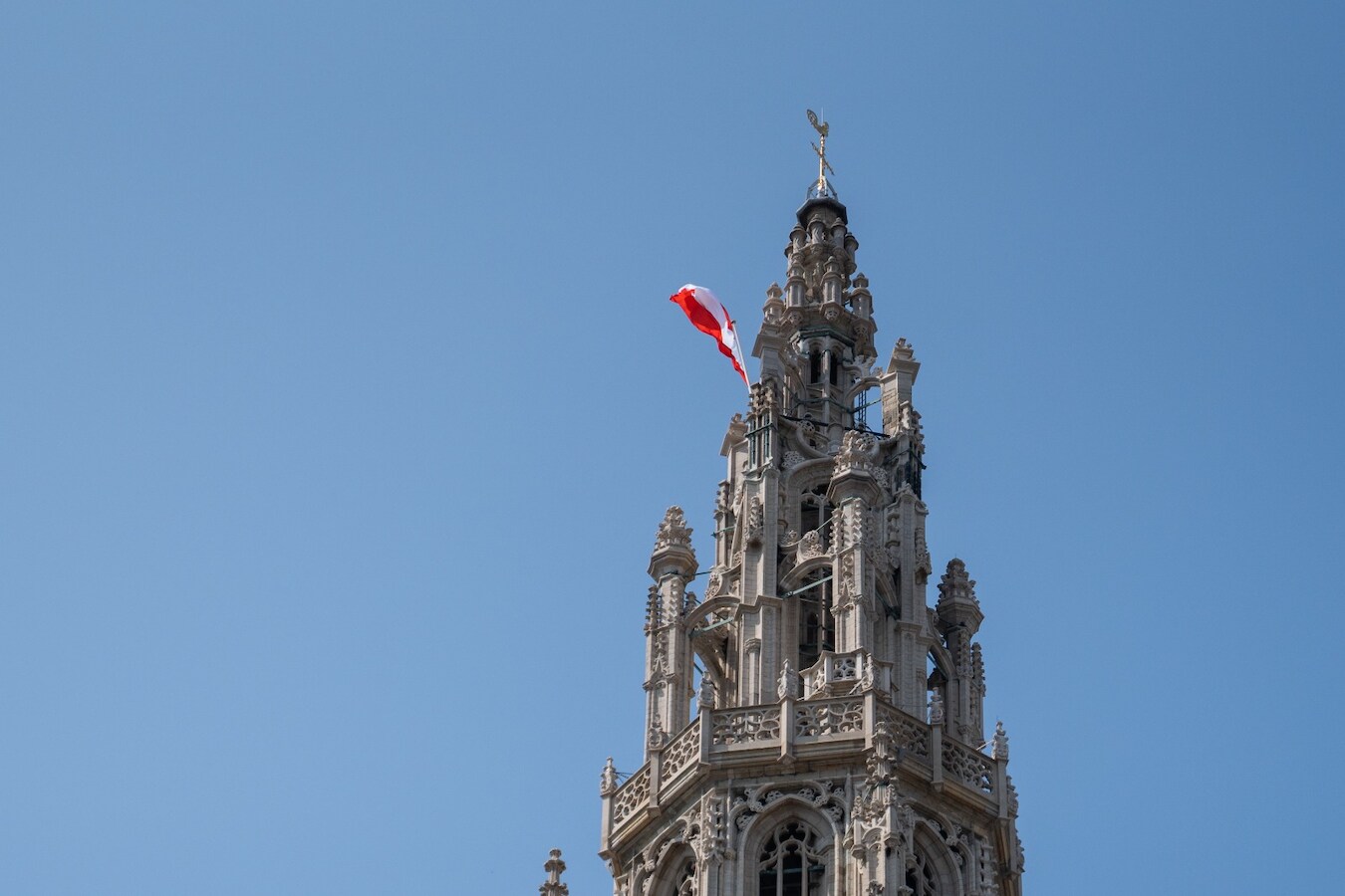 SUPPORTERSBLOG ANTWERP KAMPIOEN. Antwerp-spelers verlaten Grote Markt ...