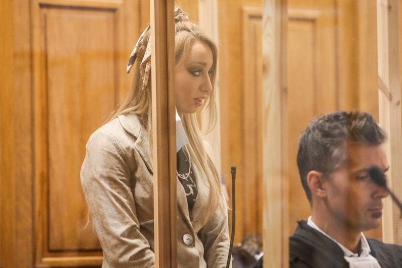 ‘Helikopterbruid’ Kristel Appelt (32) werd pas nog betrapt met cipier ...