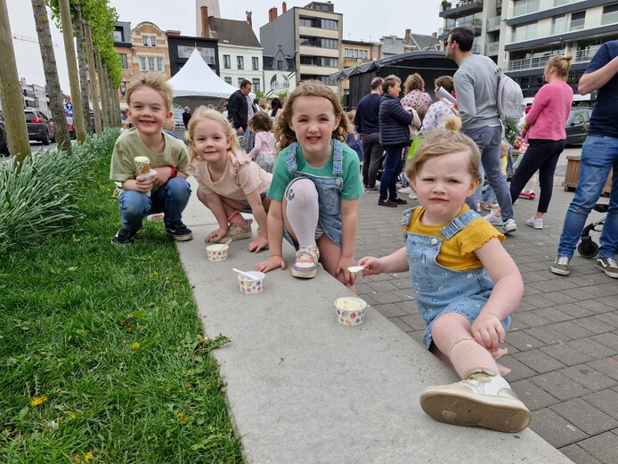 Niets dan volle terrassen en blije kinderen op Kids Day in Roeselare ...