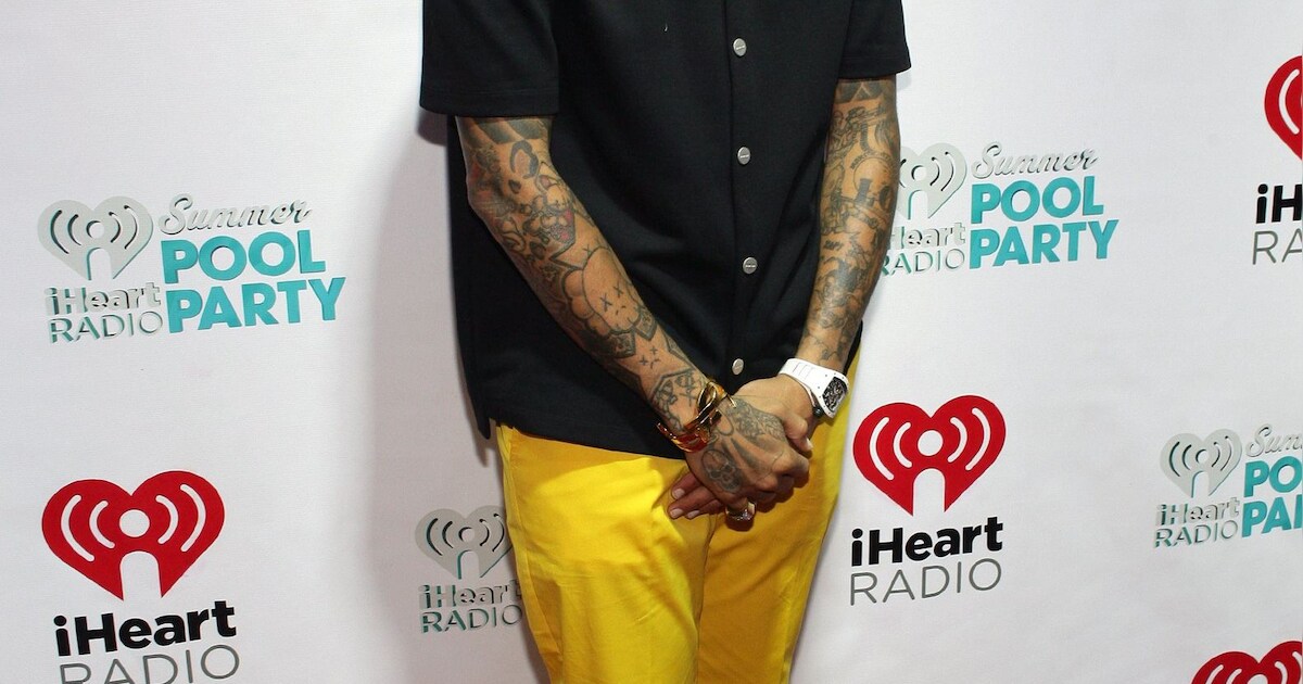 Chris Brown rookt wiet en misdraagt zich tijdens privévlucht | Showbizz ...