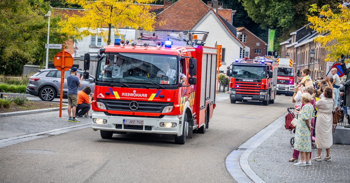 IN BEELD. Brandweer Hoeselt en Bilzen nemen feestelijk hun intrek in nieuwe kazerne | Bilzen ...