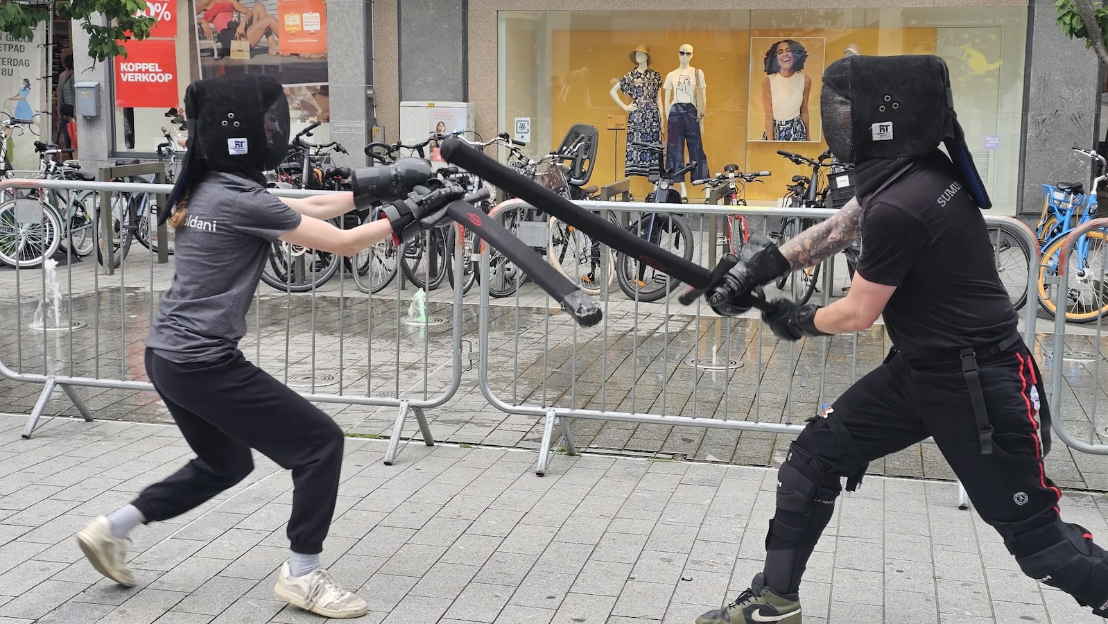 Koopzondag in middeleeuws thema en Lente- en proevertjesmarkt in ...