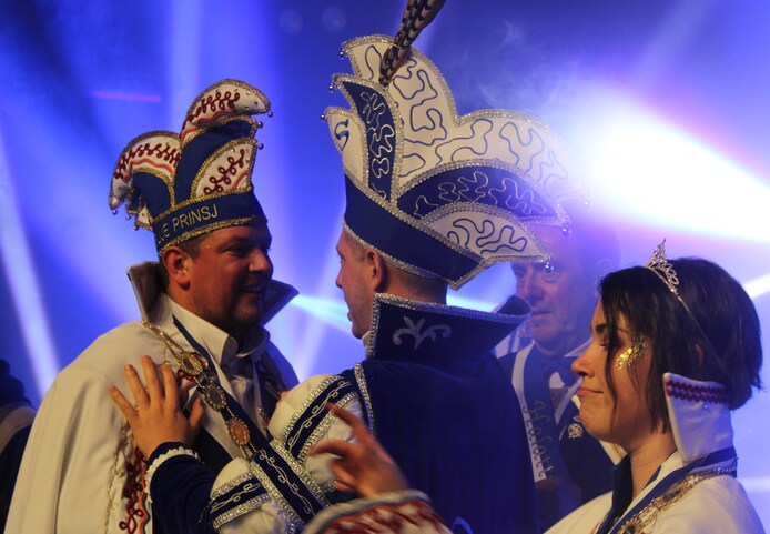 Heerschappij van prins Steve en prinses Evy gaat zaterdag in de vlammen ...