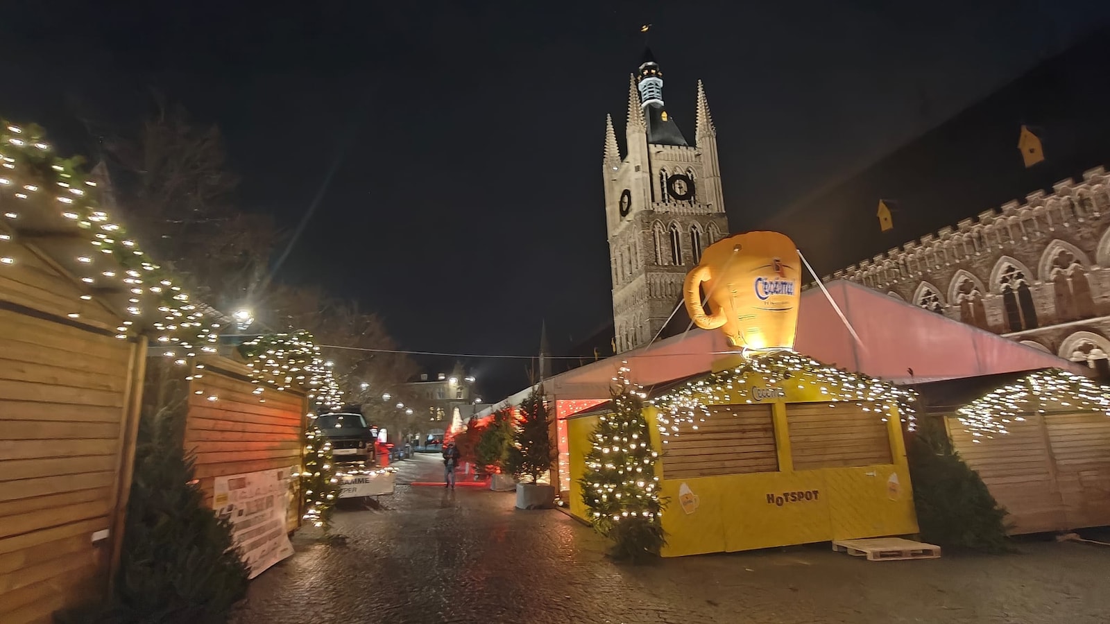 Een heus kerstdorp, een ijspiste en een 21 meter hoge boom: alles wat ...