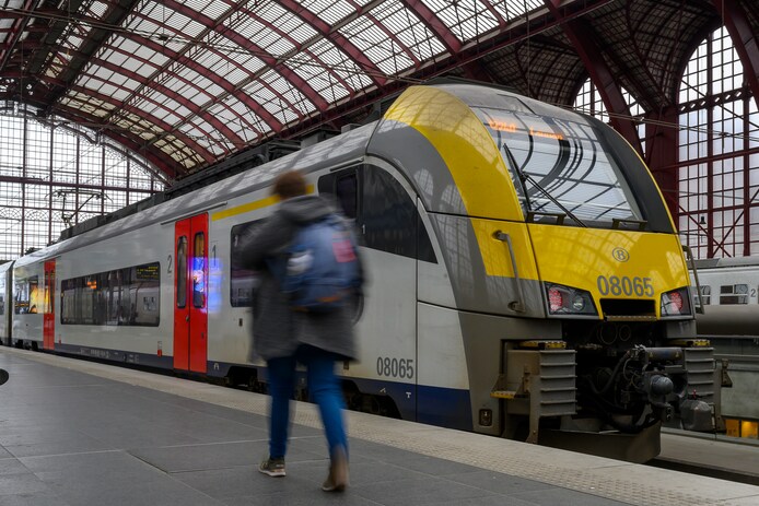 NMBS gaat 142,6 miljoen euro in het rood in 2022 door inflatie en hoge energiekosten ...