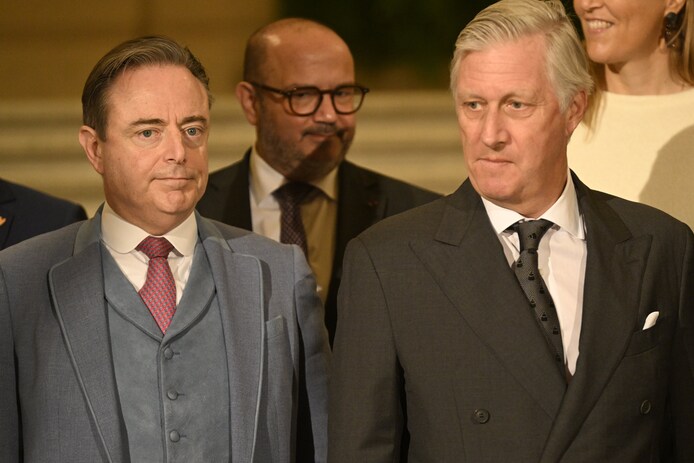 IN BEELD. Van De Wever (N-VA) die even de kluts kwijt is tot een wel ...