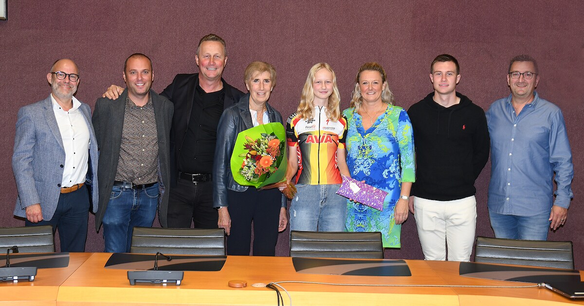 Denderleeuw huldigt Belgisch kampioene wielrennen Laura Fivé ...