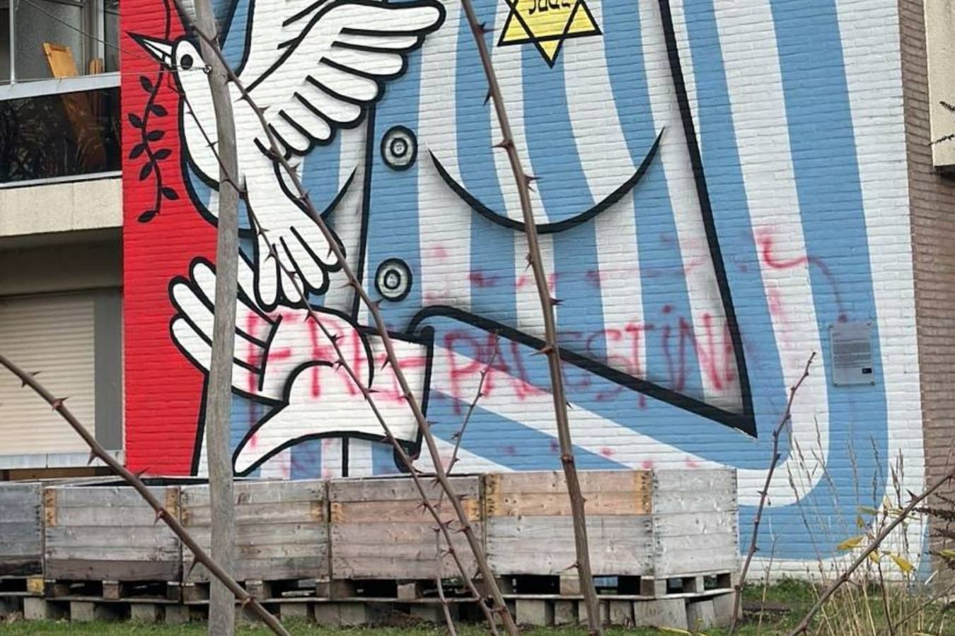 Muurschildering van Joodse verzetsheldin Mala Zimetbaum beklad in ...