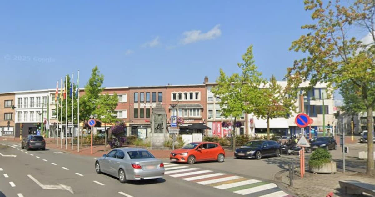 Dronken man bedreigt caféklanten: politie sluit hem op | Beveren ...