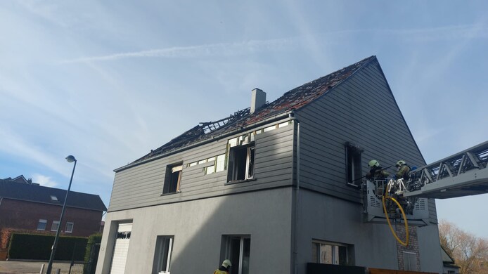 Vuur opnieuw opgelaaid bij woningbrand | Bertem | hln.be