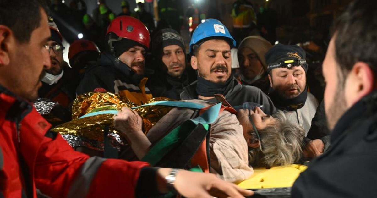 Nog steeds mensen gered, op tiende dag (!) na aardbevingen, Nederlands ...