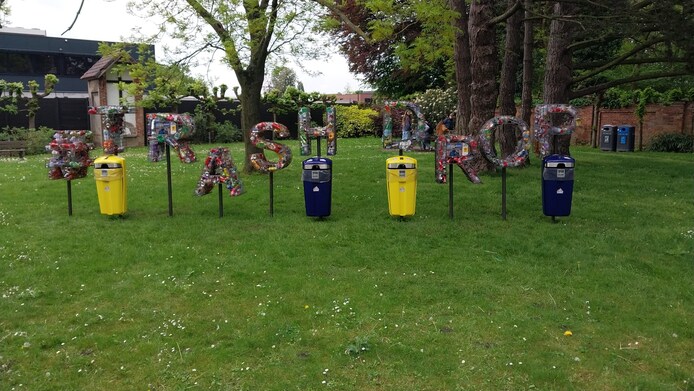 TikTok-influencer Timon Verbeeck schittert in nieuwe zwerfvuilcampagne ...