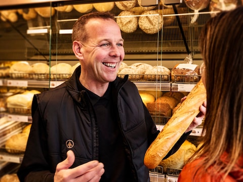 “We verkopen ook veel producten uit de streek, zoals Picon”: Gregory ...